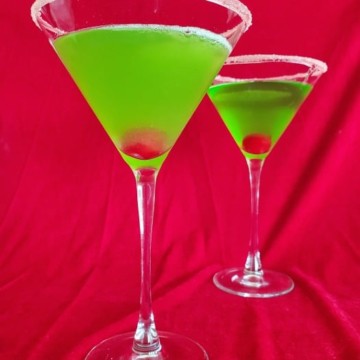 Boozy Grinch Drink - Tammilee Tips