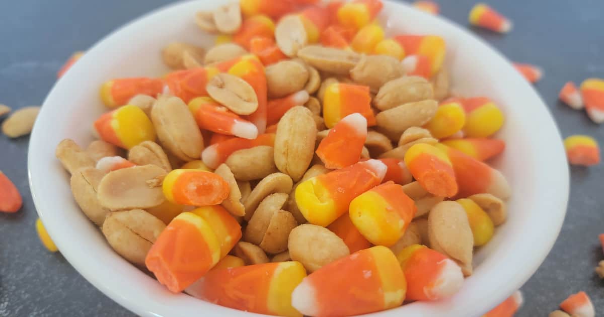 Candy Corn and Peanuts Snack Mix - Tammilee Tips