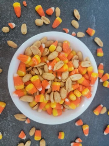 Candy Corn and Peanuts Snack Mix - Tammilee Tips