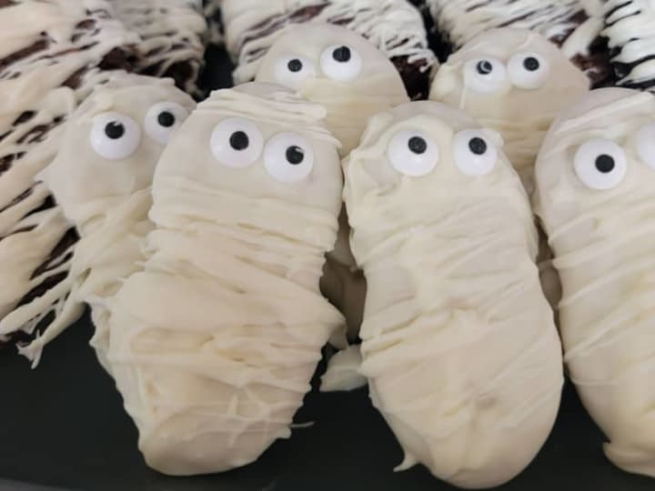 Nutter Butter Mummies (Easy and Fun) - Tammilee Tips